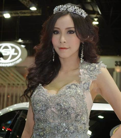 Spg Mobil Baru Yang Cantik Dan Anggun Mempesona Konsumen ~ Warkop Hot
