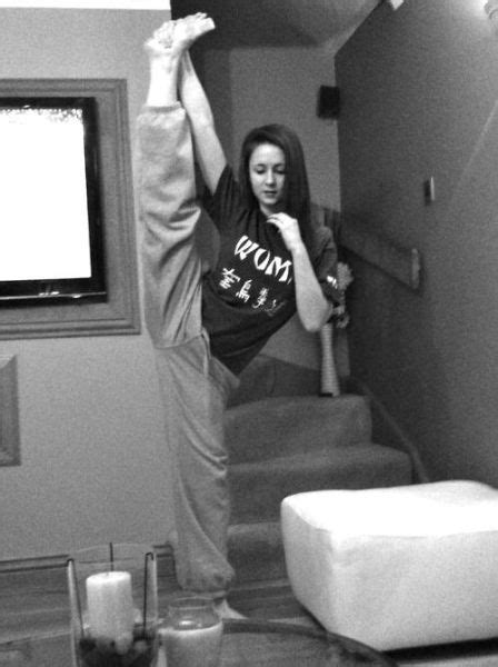 Stretching Girls 32 Pics