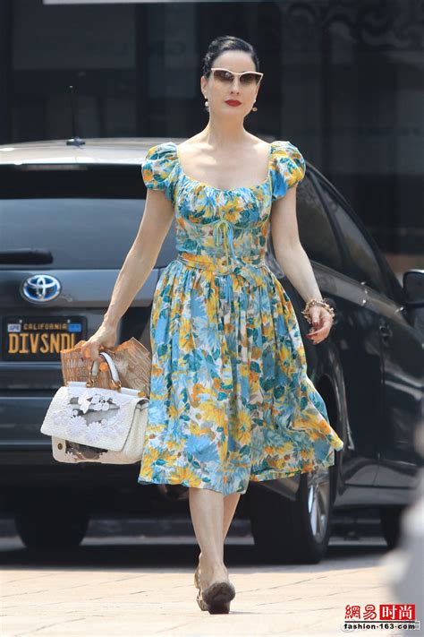 最美脱衣舞娘dita Von Teese美得像是一幅画