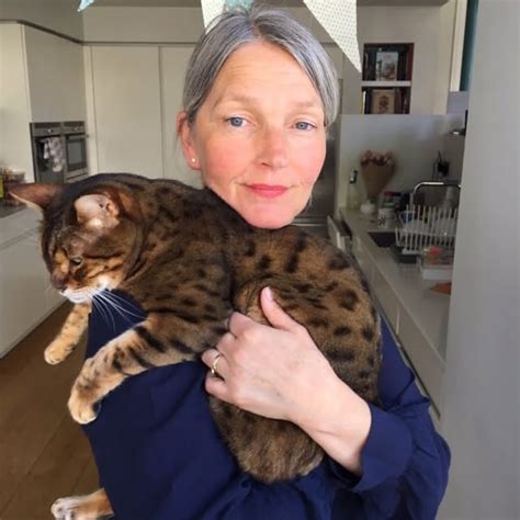 Helen Beales Hel Beal • Threads Say More