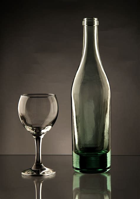 图片素材 工作室 喝 瓶子 餐具 材料 葡萄酒瓶 玻璃瓶 红酒杯 香槟酒 简单 高脚杯 啤酒杯 一瓶 静物摄影