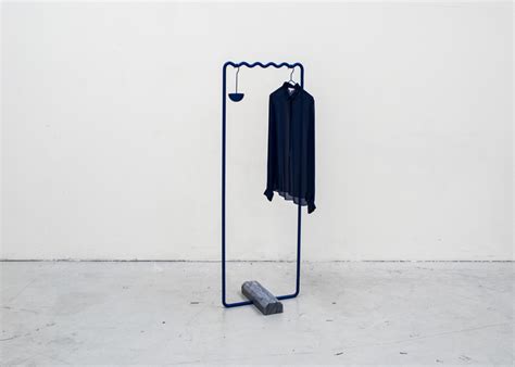 Wave Shaped Clothes Rails Keep Items Evenly Spaced