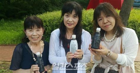 [배용준♥박수진] 음료수 드세요 배용준 식장 앞 팬들에게 배달