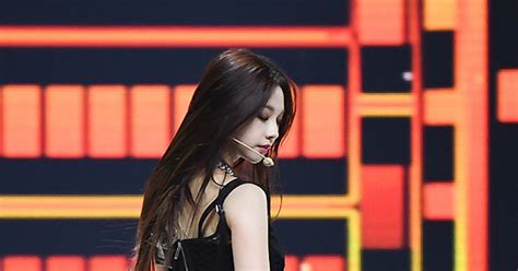 에스파 카리나 형용할 수 없는 뒤태 여신 [포토엔hd]