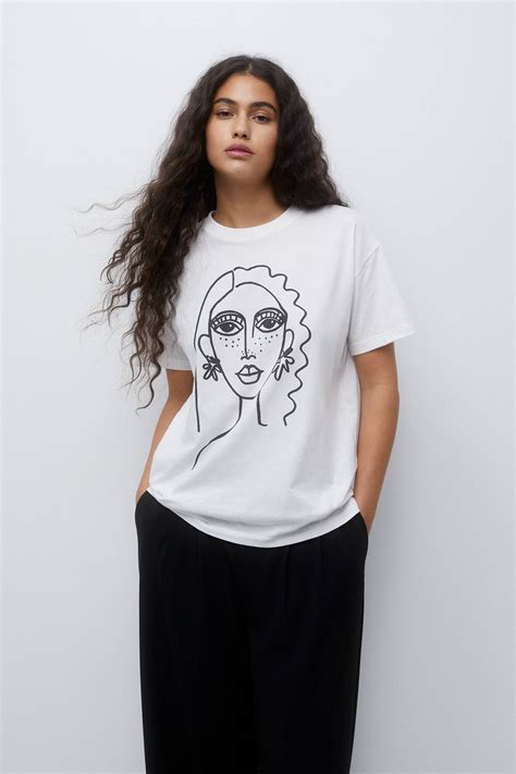 Маица со кратки ракави со графички дезен Pullandbear