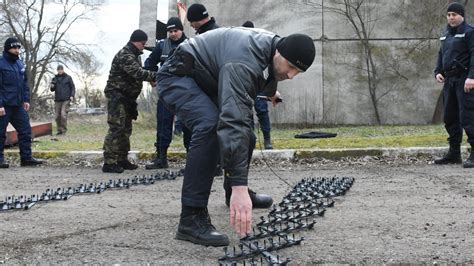 Учат бургаски полицаи как да задържат нарушители на пътя Новини бг