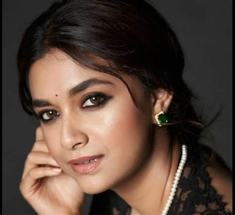 கீர்த்தி சுரேஷிற்கு பிடித்த ஆங்கில எழுத்து V நடிகர் விஜயை குறிப்பிடுகிறாரா என்று