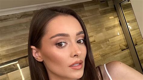 Палавата Валерия от Ергенът прибра 61 годишно гадже ето кой е той Звезди Woman Bg