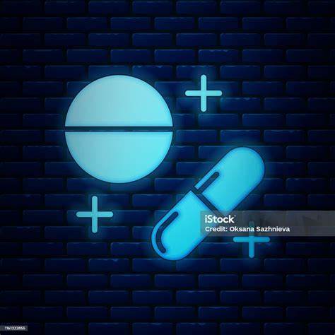 發光的霓虹燈藥丸或平板電腦圖示隔離在磚牆背景膠囊丸和藥物標誌藥房設計 向量插圖向量圖形及更多上癮圖片 上癮 健保和醫療 各種病症