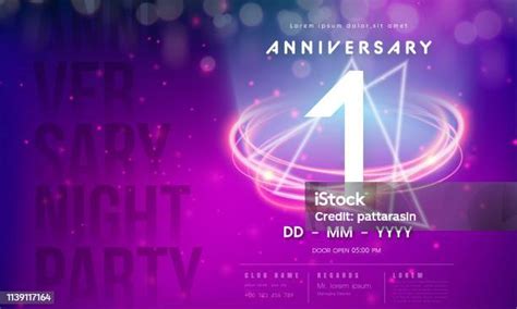 보라색 추상 미래 공간 배경에 1 년 기념일 로고 템플릿 하이테크 네트워크 디지털 기술 개념 디자인 요소와 숫자를 축 하 1 차 현대 기술 디자인 광고에 대한 스톡 벡터