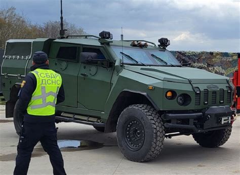 "Українська бронетехніка" представила спецверсію броньовика "Новатор ...