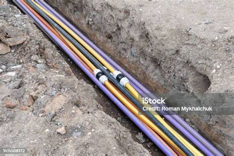 Instalasi Infrastruktur Kabel Listrik Bawah Tanah Lokasi Konstruksi