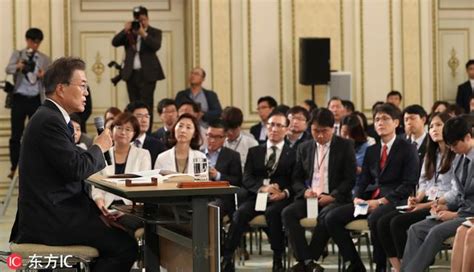 文在寅上任百日滿意度超8成 首次記者會不帶「草稿」即問即答 每日頭條