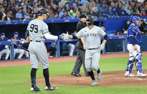 Yankees Beat Blue Jays To Clinch Al East Judge Stays At 60