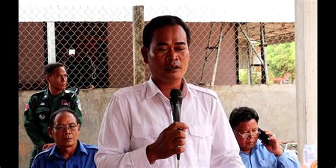 អភិបាលស្រុករមាសហែក បើកវេទិកាសាធារណៈ នៅភូមិស្វាយពក ឃុំដូង ស្រុករមាសហែក ខេត្តស្វាយរៀង នគរដ្រេហ្គន