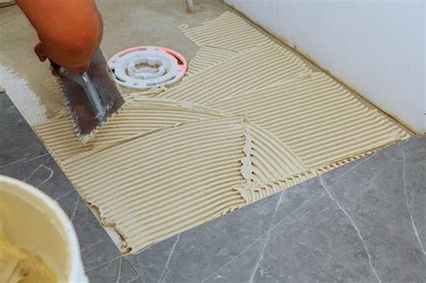 산업 Tiler 작성기 작업자 설치 바닥 타일 개선에 대한 스톡 사진 및 기타 이미지 개선 기와 제작자 리노베이션