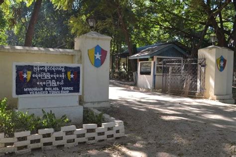 ရေစကြိုမြို့နယ်စစ်ကောင်စီအဖွဲ့ဝင် ကျော်ဝင်း လိုက်ပါသော ကား ဗုံးပစ်ခံ ရပြီး မြို့မ ရဲစခန်း ရှေ့တ