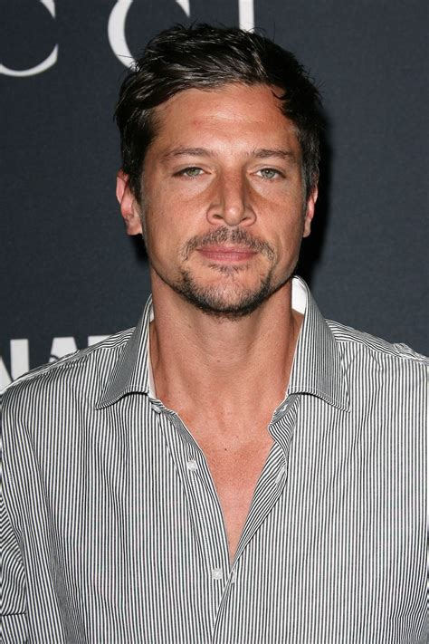 Simon Rex Lives Off The Grid In A Glam Shipping Container Socialite