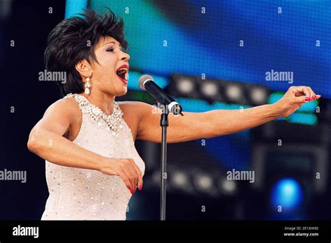 Shirley Bassey On Stage At The Safeway Picnic In The Park 2002 Held In