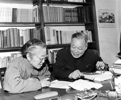 钱三强的妻子何泽慧想摸一下冬笋，售货员见她穿着补丁的衣服，嘲讽道：买不起就不要乱碰！ 知乎