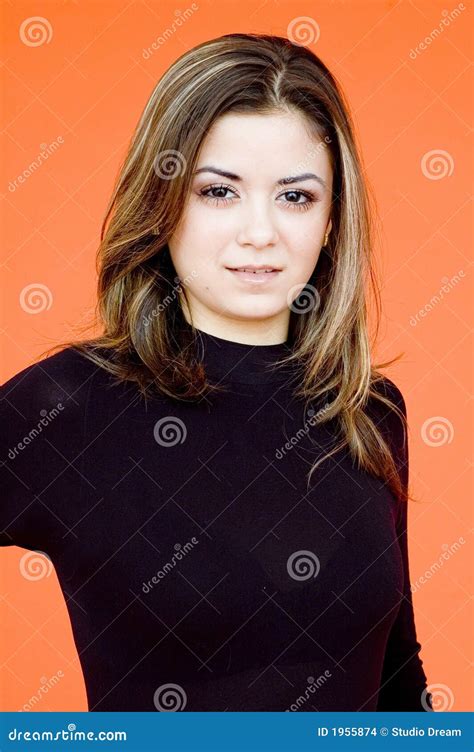 Vrij Jong Meisje In Zwarte Kleding 2 Stock Foto Image Of Eenvoudig