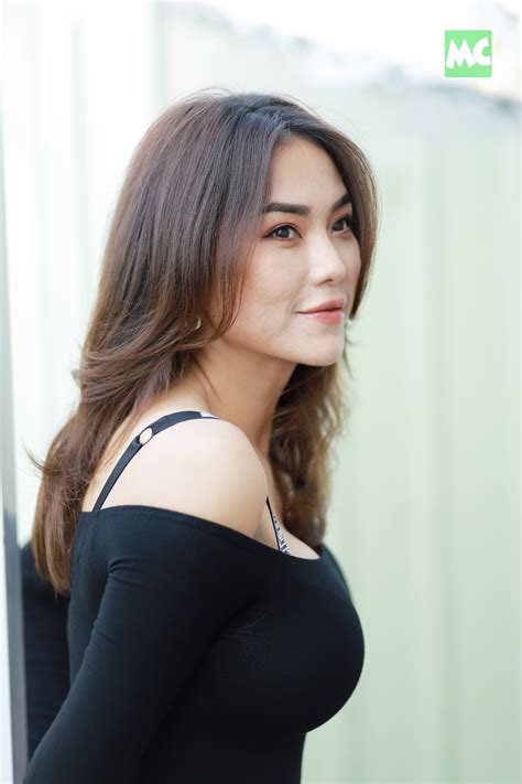 ကျောင်းဆရာနဲ့ Date တာရပ်လိုက်ပြီ ဆိုတဲ့ ခင်သဇင်