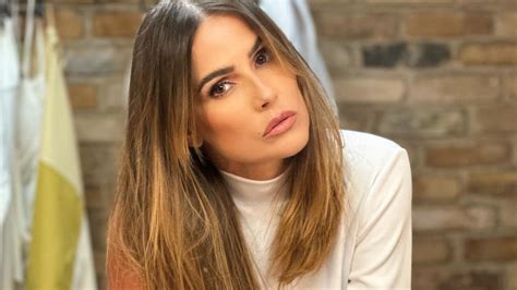 Rec M Solteira Deborah Secco Ousa Em Look E Exibe Corpo Malhad Ssimo