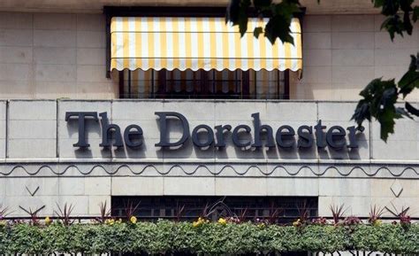 Waitresses Groped At Men Only Charity Dinner Huffpost Uk News