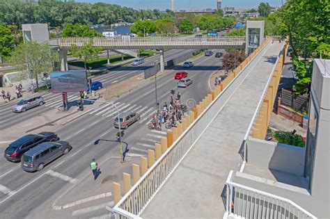 Elevated Pedestrian Walkway Bridge Editorial Image Image Of Lanes
