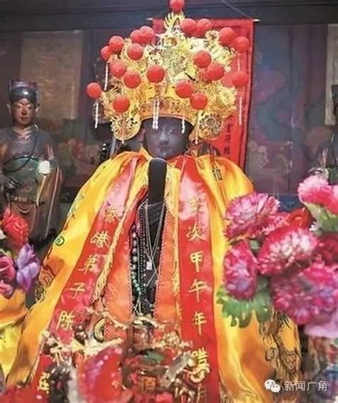 福建泉州老和尚坐缸3年肉身不腐 开缸塑金身