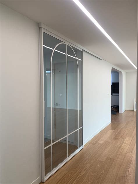 아치 패턴을 넣은 화이트 1 슬라이딩 도어를 현관 중문으로 설치하였어요 제주시 베라체 아파트 현관 중문 시공 사례 네이버 블로그