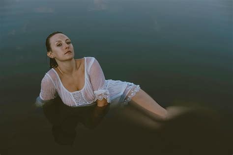 Wet Dress Pictures Ideas 10 Glamorous Shots