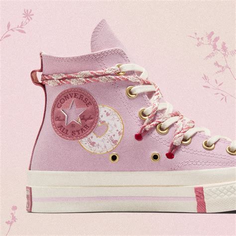 Converse Korea 척 70 스케치 With 카리나katarinabluu 장난기 넘치는 카툰 스타일의 디테일들을 확인해보세요 🔍 구매 정보 온라인 컨버스