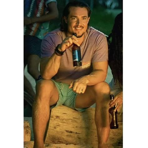 Pin By Michelle Swan On Uhtred Of Bebbanburg Alexander Dreymon The