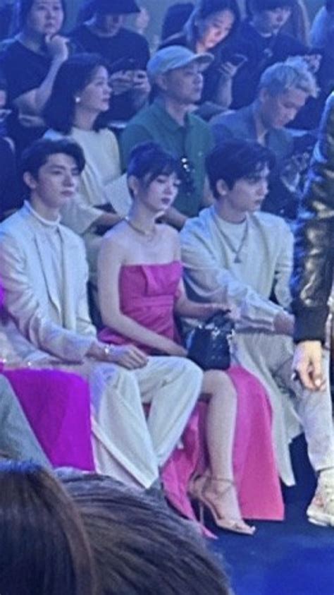 Simply Zhou Ye 周也 On Twitter Wonder What Lin Yi Is Whispering To Yezi