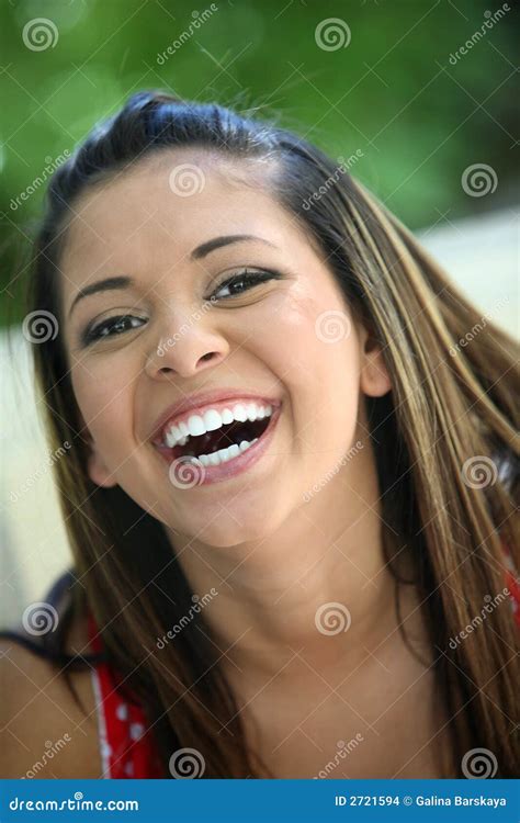 Jeune Fille Heureuse Photo Stock Image Du Ethnique Bonheur 2721594
