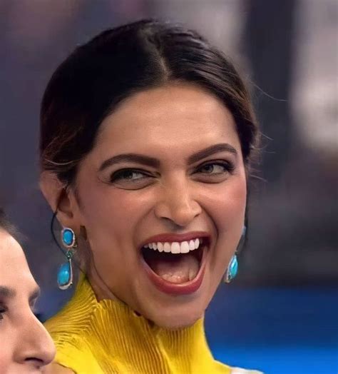 Pin By Sarah On Deepika Padukone Kiara Advani Hot Beautiful Women