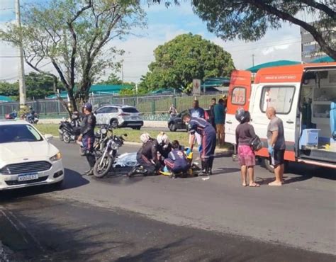 Mulher Morre Após Cair De Moto E Ser Atropelada Por Um Caminhão Na