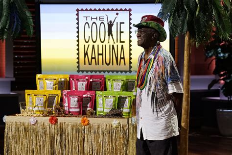 Wally Amos Of Hollywoods Famous Amos Cookie Shop In 1975 Dies At Age