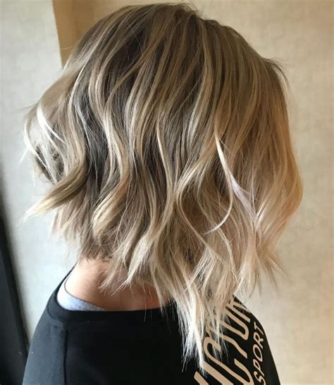 Jagged Bronde Bob Graduated Bob Hairstyles Wavy Bob Hairstyles Blonde