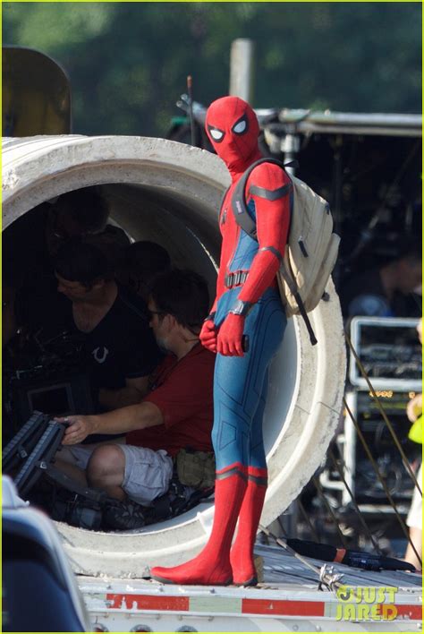 Photo Tom Holland Spider Man Costume First Look Set 16 Photo 3694893