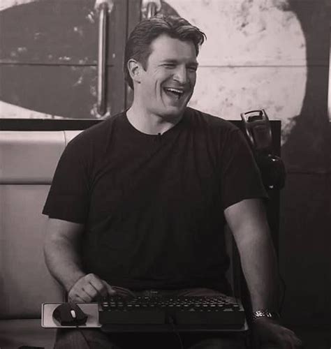 Pin Tillagd Av Lucia Ruiz Mateo På Nathan Fillion