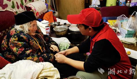 栖凤社区：联合高校学子开展志愿服务活动 湖北日报新闻客户端