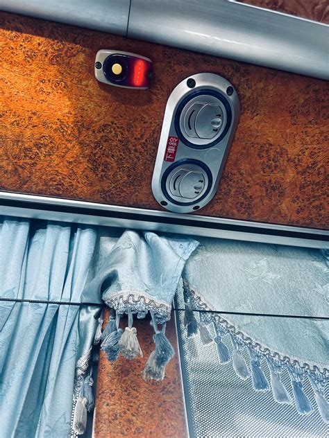 昨日最糗 我的年代搭公車要下車的時候是拉線下車 今天搭客運回恆春，司機說下車請按鈴 我抬頭看了一下，想說應該是這條線吧！ 拉了好幾下都沒反應