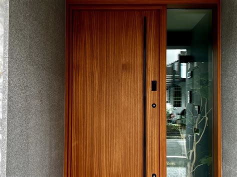 Teakの内開き玄関ドア 株式会社ノナカ｜こだわりの木製ドアメーカー