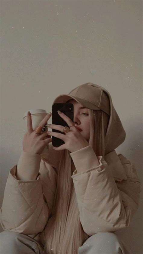 عکس دختر با گوشی برای پروفایل ️ [خاص‌ترین عکس‌ها]