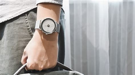 GLIGO E-Ink Smartwatch: a stylish hybrid with incredible battery life