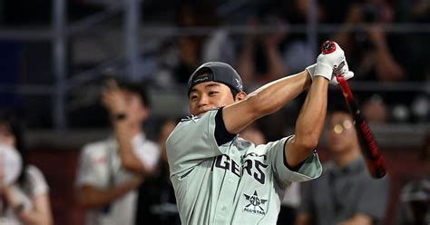 팬퍼스트 정신까지 ‘6툴반전의 Kia 김도영 “사실 저 낯가려요”