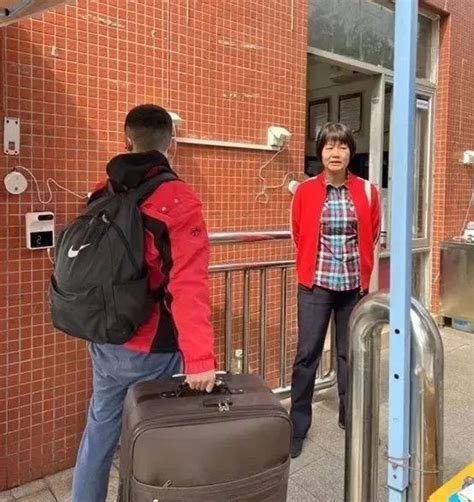 王锦秀副校长现场检查2023学年春季学期学生返校工作 广州华商学院学生处