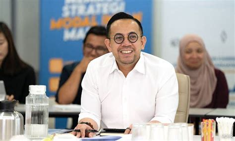 Aktivis Pekerja Dilantik Jadi Pegawai Khas Menteri Sumber Manusia
